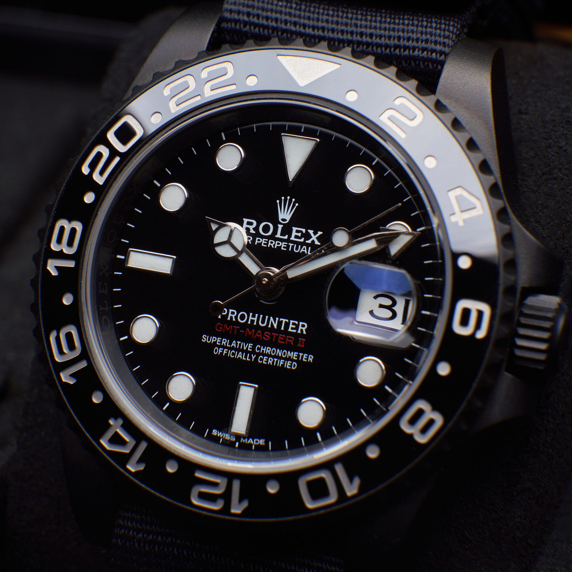 Military Red GMT-Master II - Pro Hunter